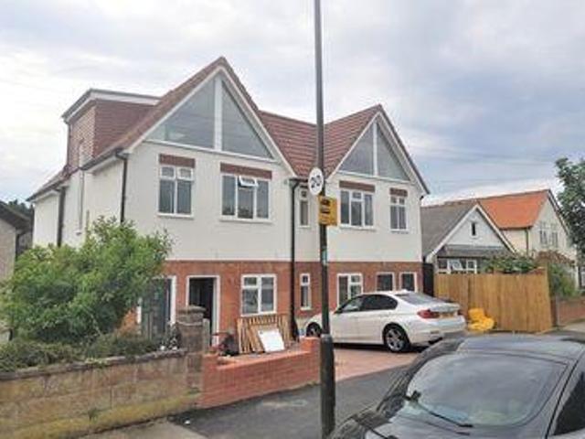 3 Bedrooms Flat for rent in Edward Avenue, Morden SM4
