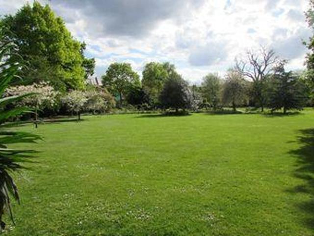 3 Bedrooms Flat for rent in Edwardes Square, London W8