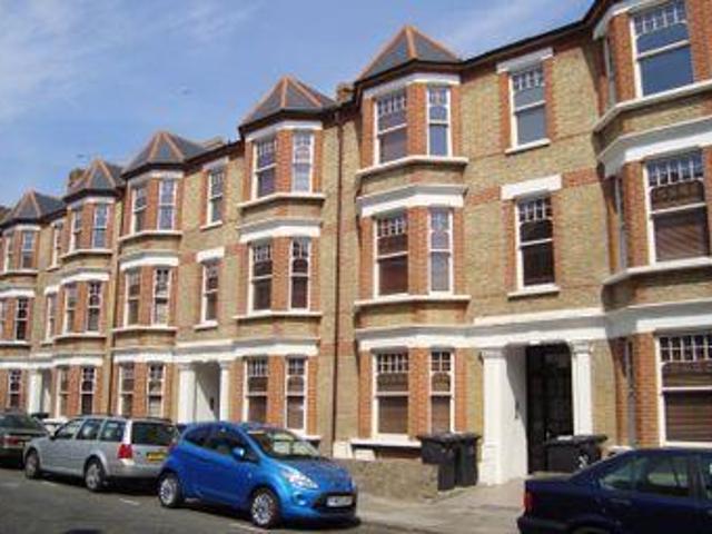 3 Bedrooms Flat for rent in Edgeley Road, Clapham SW4