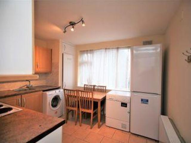 3 Bedrooms Flat for rent in Edmunds Court, Vivian Avenue, Hendon NW4