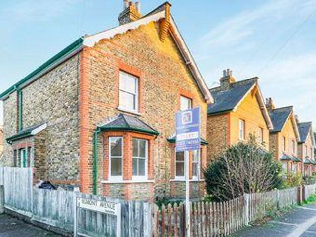 3 Bedrooms Flat for rent in Egmont Road, Surbiton KT6