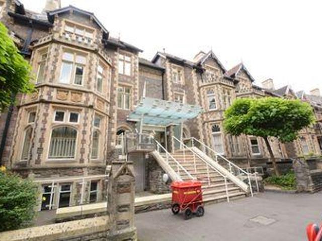 3 Bedrooms Flat for rent in Elmdale Road, Tyndalls Park, Bristol BS8