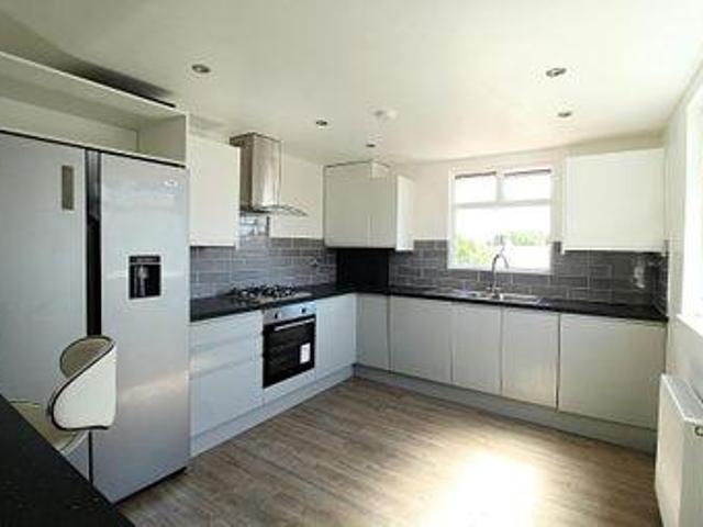 3 Bedrooms Flat for rent in Elmhurst Road, London N17