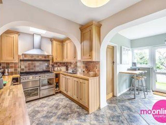 3 Bedrooms Flat for rent in Elms Road, Harrow HA3