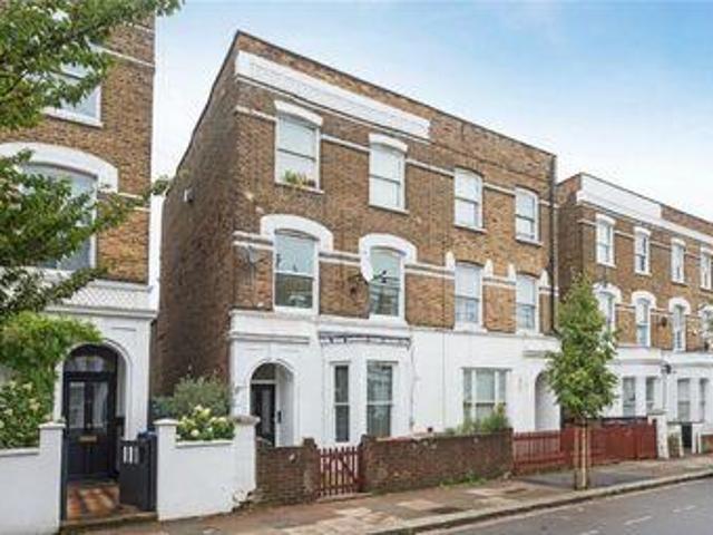 3 Bedrooms Flat for rent in Essex Road, London W3