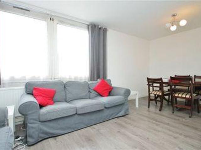 3 Bedrooms Flat for rent in Evenwood Close, London SW15