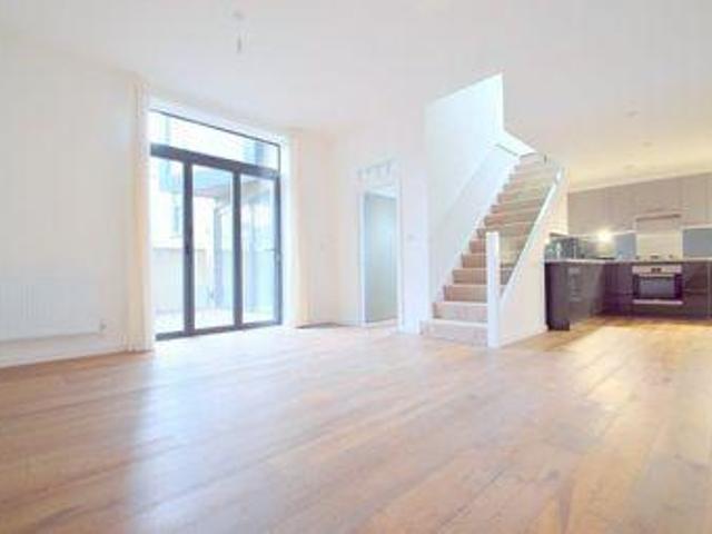 3 Bedrooms Flat for rent in Evering Road, London E5