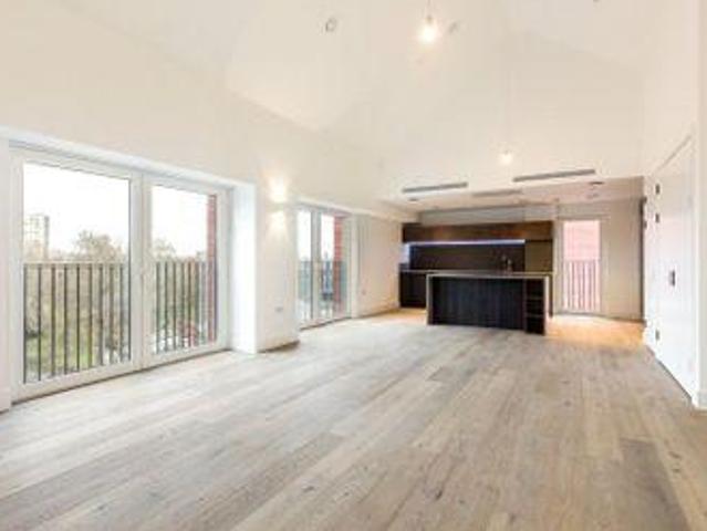 3 Bedrooms Flat for rent in Exchange Gardens, London SW8
