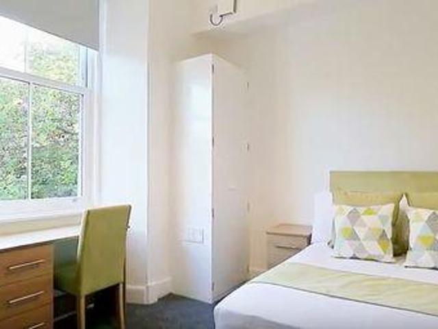 3 Bedrooms Flat for rent in Fowler Terrace, Edinburgh EH11