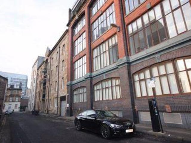 3 Bedrooms Flat for rent in Fox Street, Glasgow G1