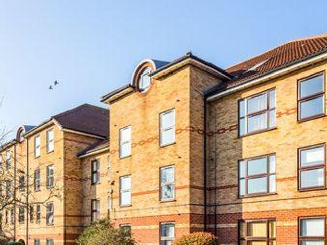3 Bedrooms Flat for rent in Forest Road, London E17