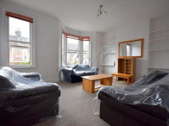 3 Bedrooms Flat for rent in Forthbridge Road, Clapham SW11
