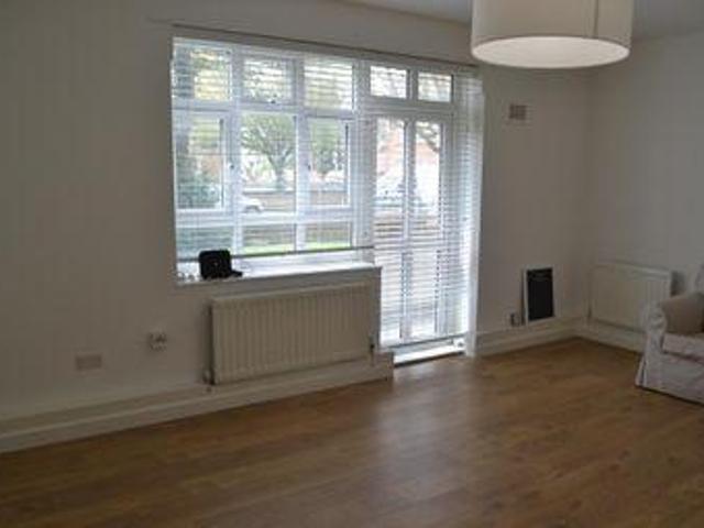 3 Bedrooms Flat for rent in Fayland Avenue, London SW16