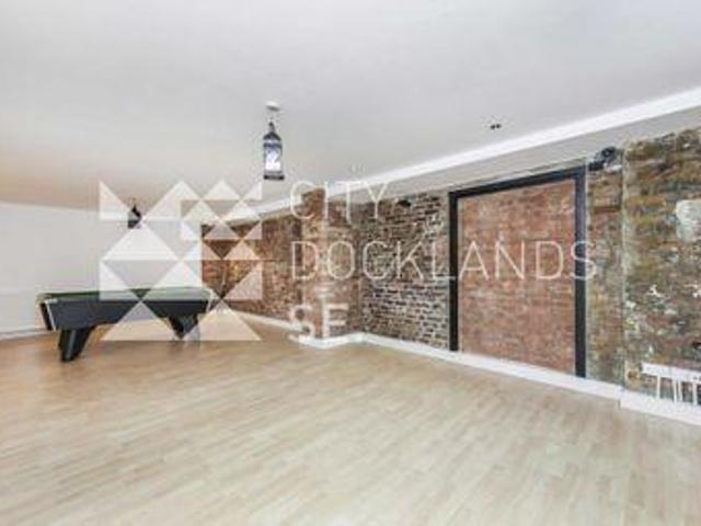 3 Bedrooms Flat for rent in Fairclough Street, Aldgate E1