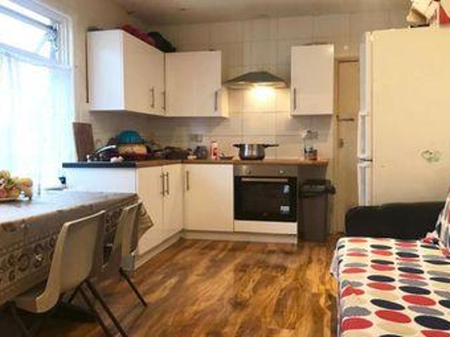 3 Bedrooms Flat for rent in Fanshawe Avenue, Barking IG11