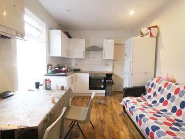 3 Bedrooms Flat for rent in Fanshawe Avenue, Barking IG11
