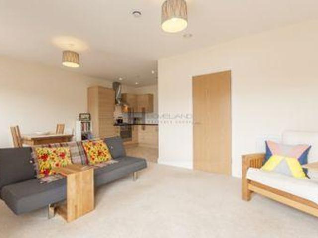 3 Bedrooms Flat for rent in Ferme Park Road, Hornsey, London N8