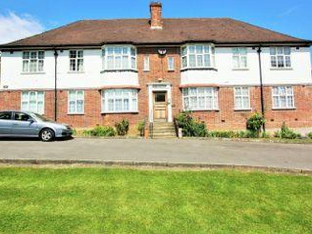 3 Bedrooms Flat for rent in Fernside Court, Holders Hill Road, Hendon NW4