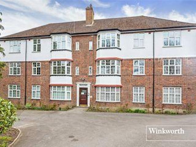 3 Bedrooms Flat for rent in Fernside Court, Holders Hill Road, London NW4