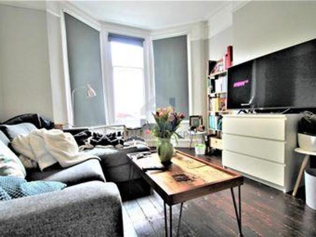3 Bedrooms Flat for rent in Fieldhouse Road, Balham, London SW12