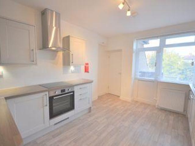 3 Bedrooms Flat for rent in Finchley Lane, Hendon, London NW4