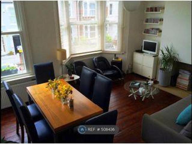 3 Bedrooms Flat for rent in First Floor, London NW10