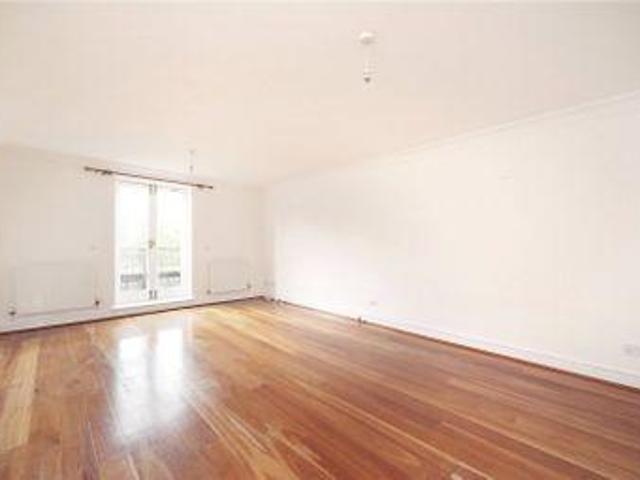 3 Bedrooms Flat for rent in Fishers Close, Garrad´s Road, Streatham, London SW16
