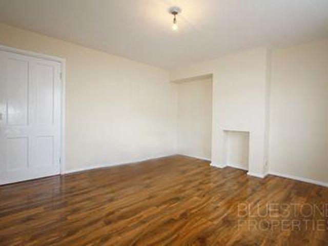 3 Bedrooms Flat for rent in Fleetwood Road, Norbiton KT1
