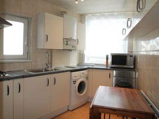 3 Bedrooms Flat for rent in Frances Street, London SE18