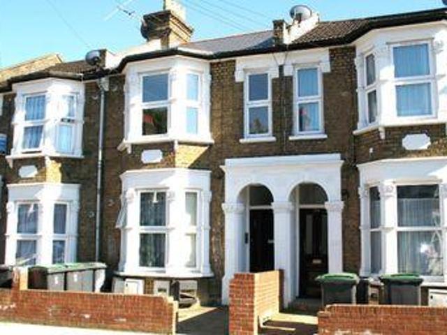 3 Bedrooms Flat for rent in Frobisher Road, Haringey, London N8