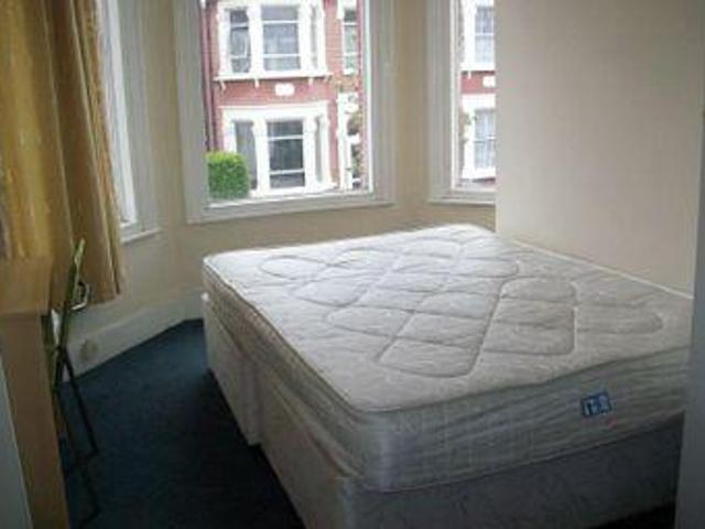 3 Bedrooms Flat for rent in Frobisher Road, Turnpike Lane N8