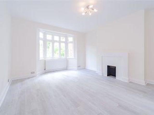 3 Bedrooms Flat for rent in Frognal Court, Finchley Road, London NW3