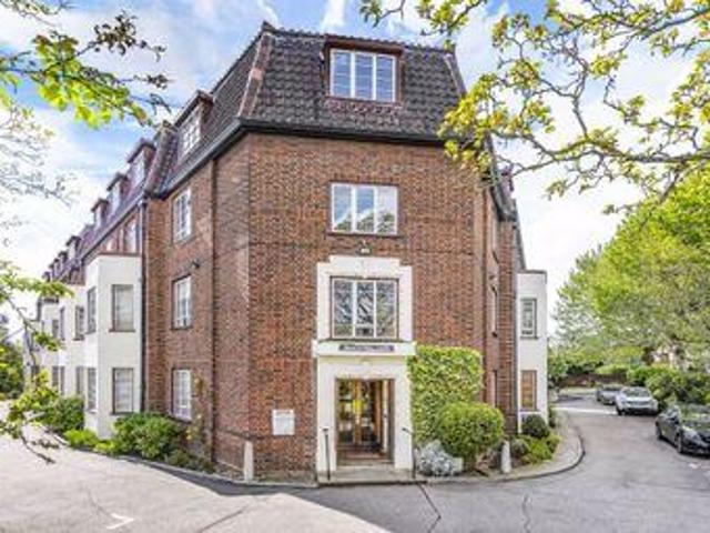 3 Bedrooms Flat for rent in Frognal Lane, London NW3