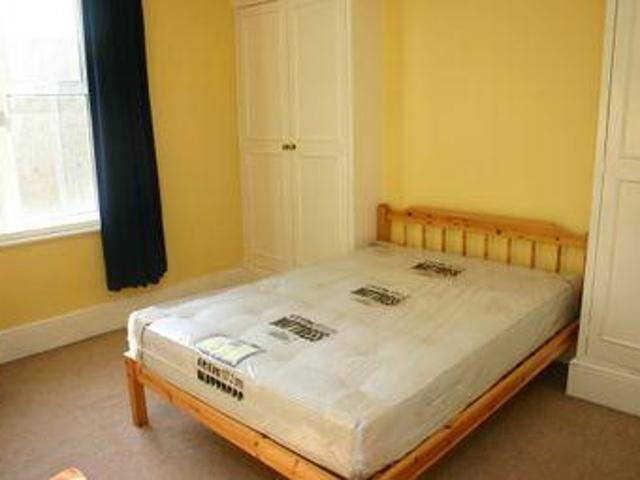 3 Bedrooms Flat for rent in Fulham Palace Road, Fulham, London SW6