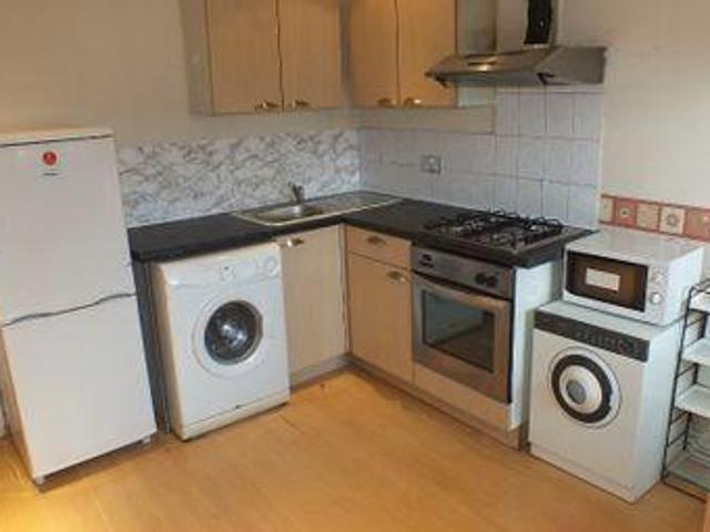 3 Bedrooms Flat for rent in Kelso Heights Belle Vue Road, Leeds LS3