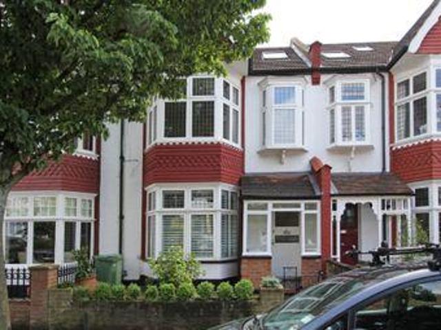 3 Bedrooms Flat for rent in Kenilworth Avenue, London SW19