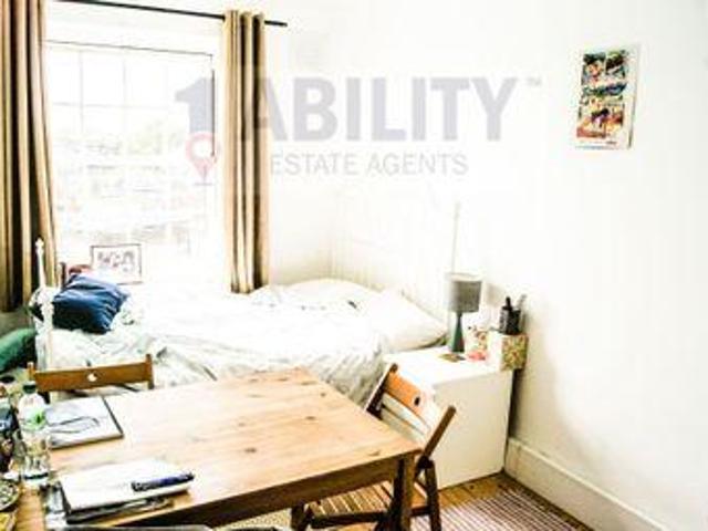 3 Bedrooms Flat for rent in Kennington Oval, London SE11