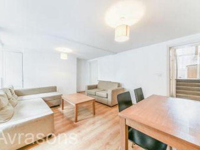3 Bedrooms Flat for rent in Kennington Park Road, London SE11
