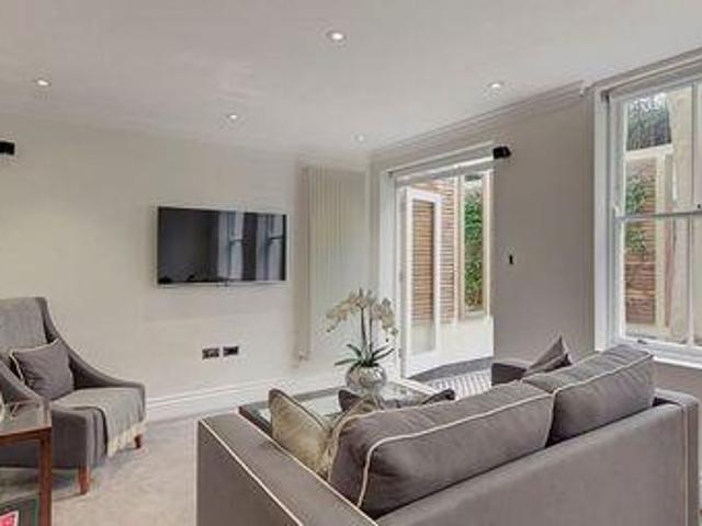 3 Bedrooms Flat for rent in Kensington Gardens Square, London W2