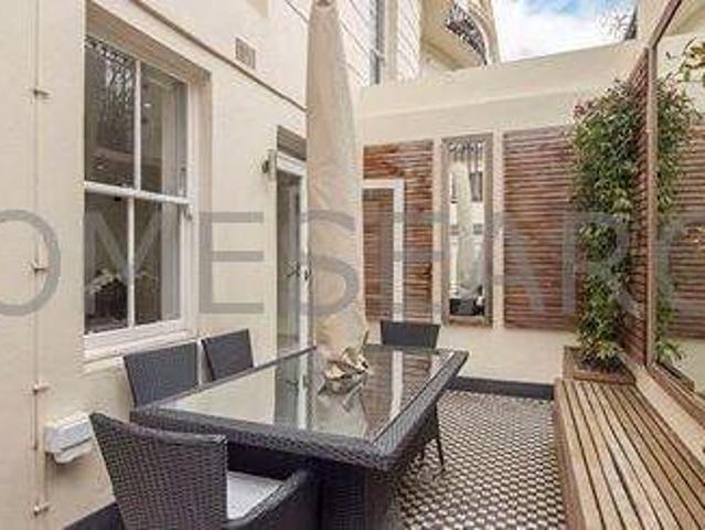 3 Bedrooms Flat for rent in Kensington Gardens Square, London W2
