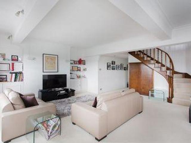 3 Bedrooms Flat for rent in Kensington High Street, London W8