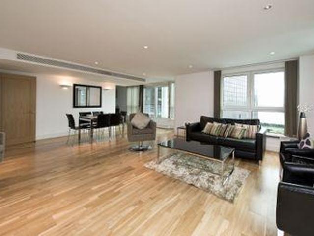 3 Bedrooms Flat for rent in Kestrel House, St George Wharf, Vauxhall, London SW8