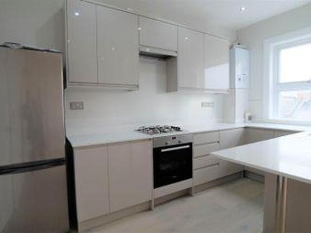 3 Bedrooms Flat for rent in Kilburn Lane, Queens Park W10