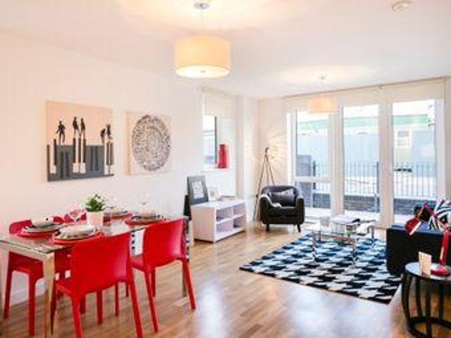 3 Bedrooms Flat for rent in Killick Way, London E1