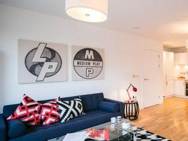 3 Bedrooms Flat for rent in Killick Way, London E1