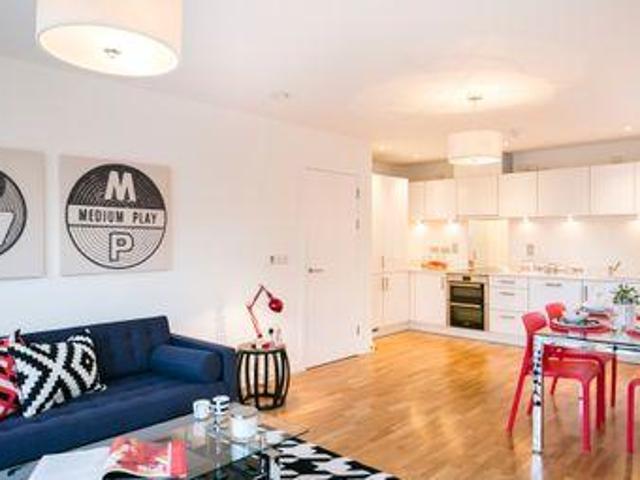 3 Bedrooms Flat for rent in Killick Way, London E1