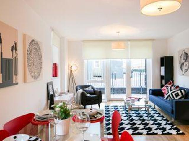 3 Bedrooms Flat for rent in Killick Way, London E1