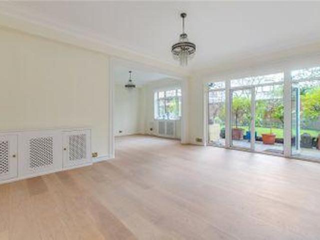 3 Bedrooms Flat for rent in Kingston House South, Ennismore Gardens, London SW7
