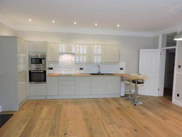 3 Bedrooms Flat for rent in Kings Gardens, Hove BN3