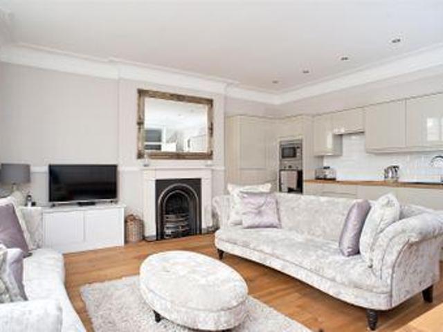 3 Bedrooms Flat for rent in Kings Gardens, Hove BN3